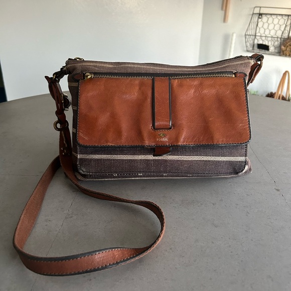 Fossil | Bags | Fossil Kinley Small Leather Crossbody Bag Minimalist ...